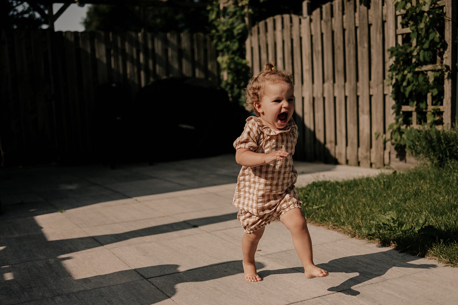 Capturing Authenticity: The Essence of Natural Moments in Indoor ...